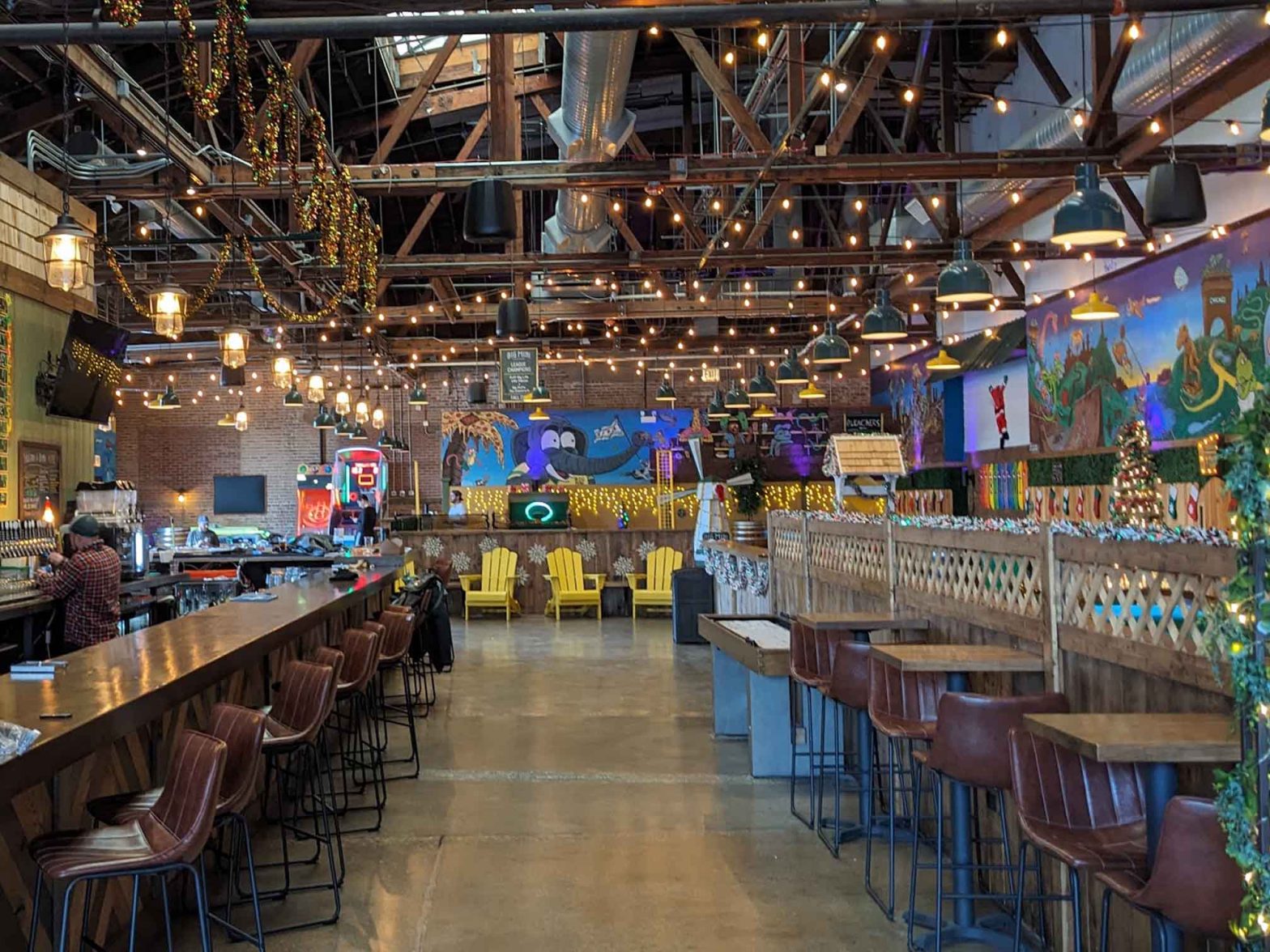 Golf Lakeview – Big Mini Putt Club – The Midwest's Indoor Mini Golf Bar ...